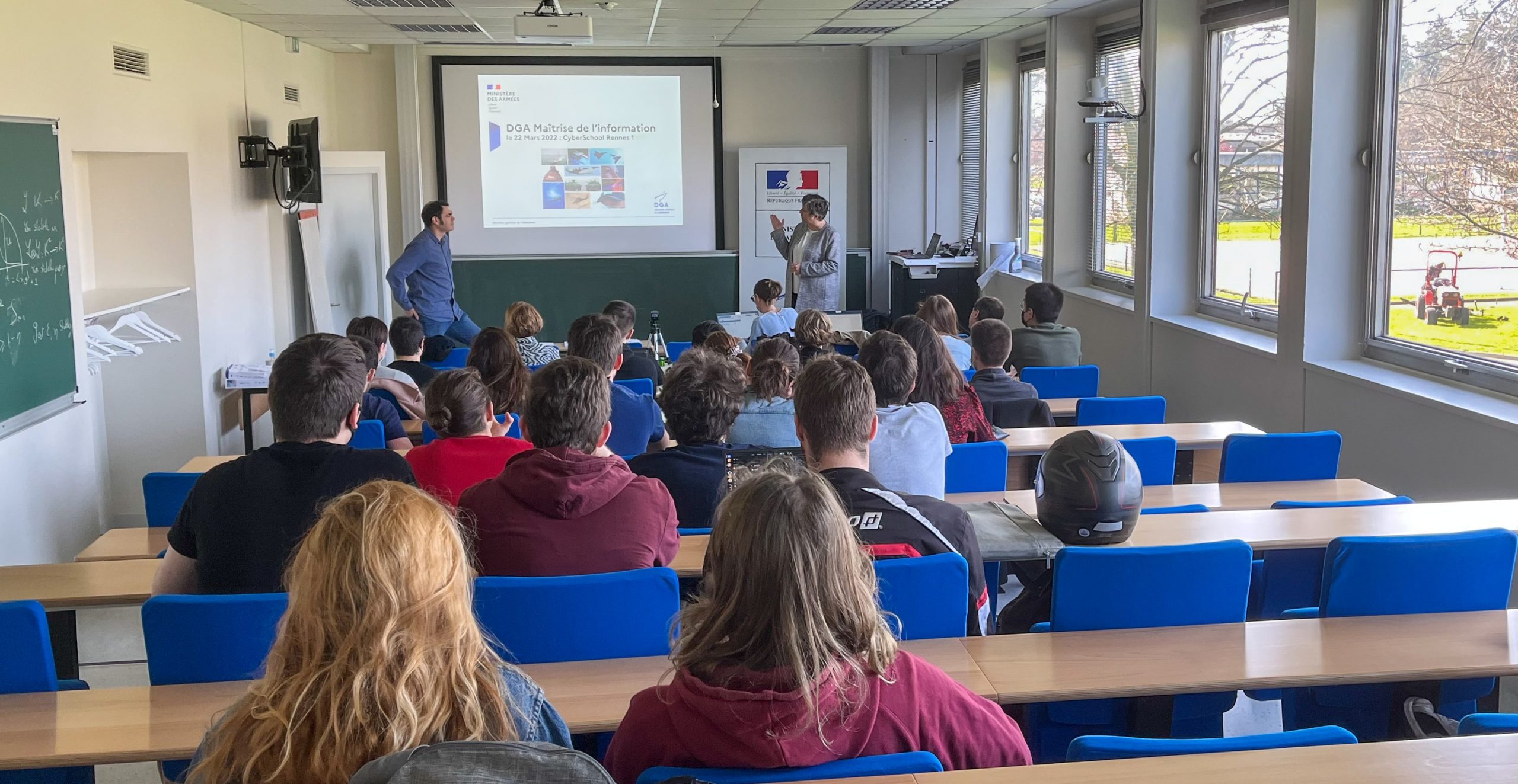 Students meeting with DGA MI - CyberSchool